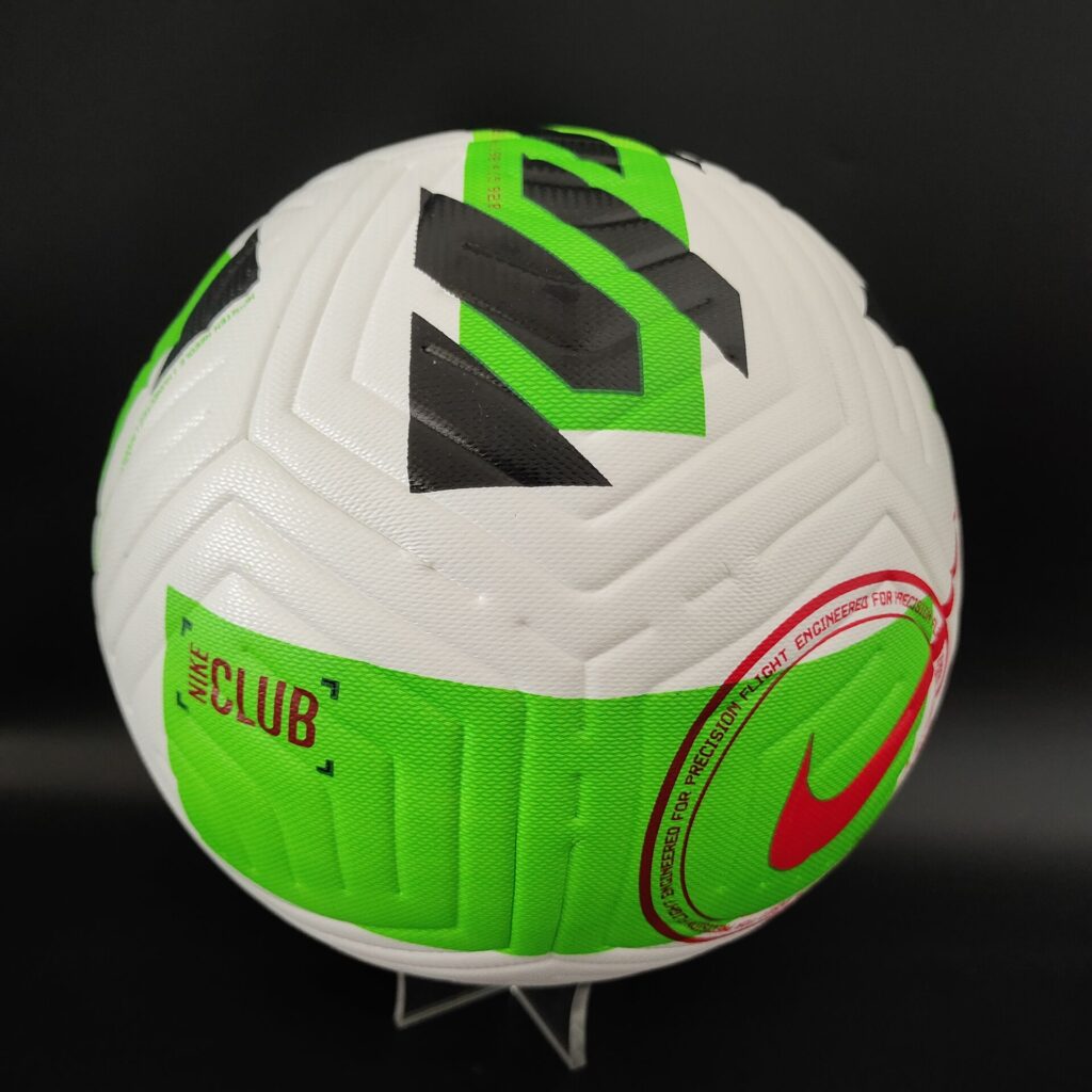 Bola de Futebol Profissional Nike Strike AerowSculpt Branco e Verde ...