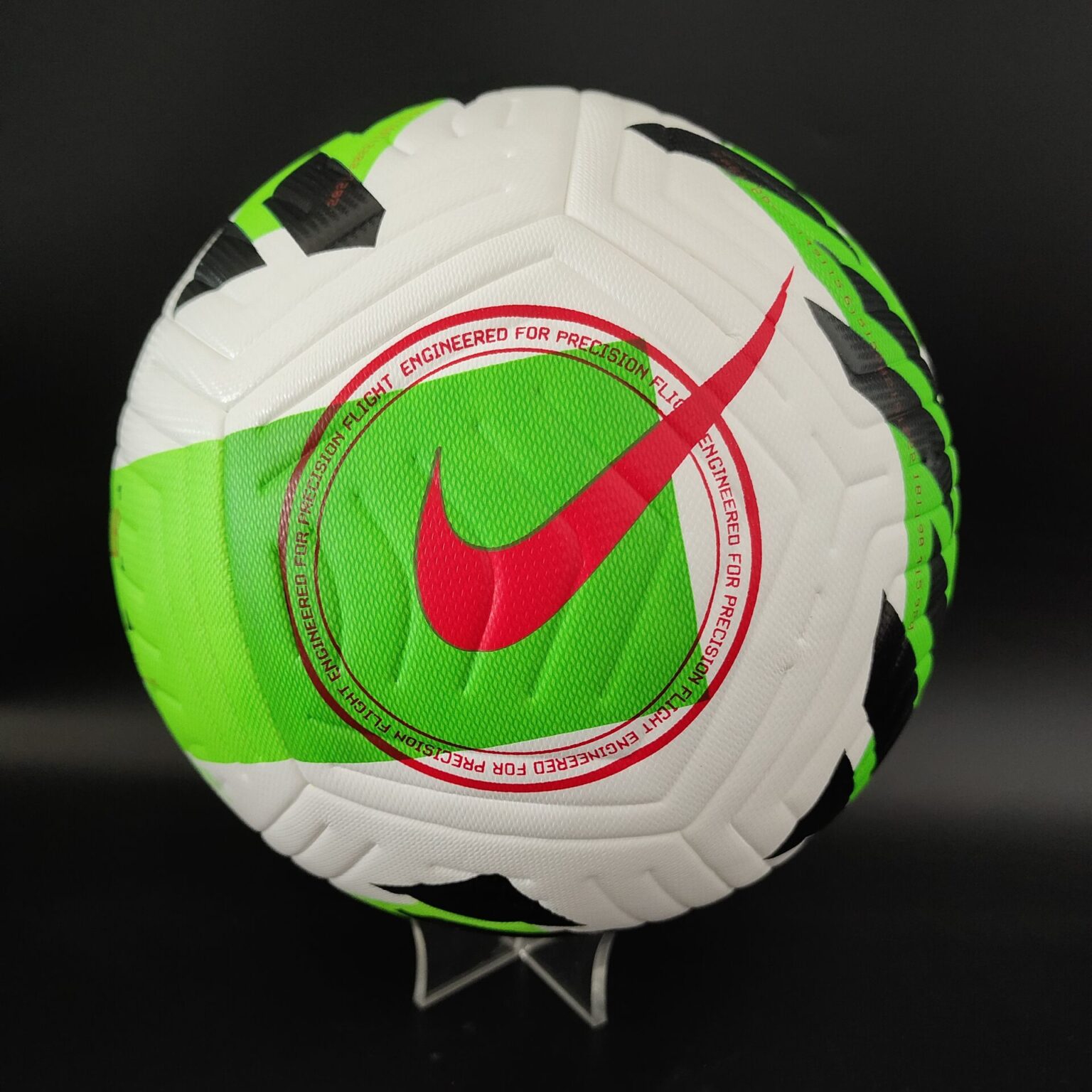 Bola de Futebol Profissional Nike Strike AerowSculpt Branco e Verde ...